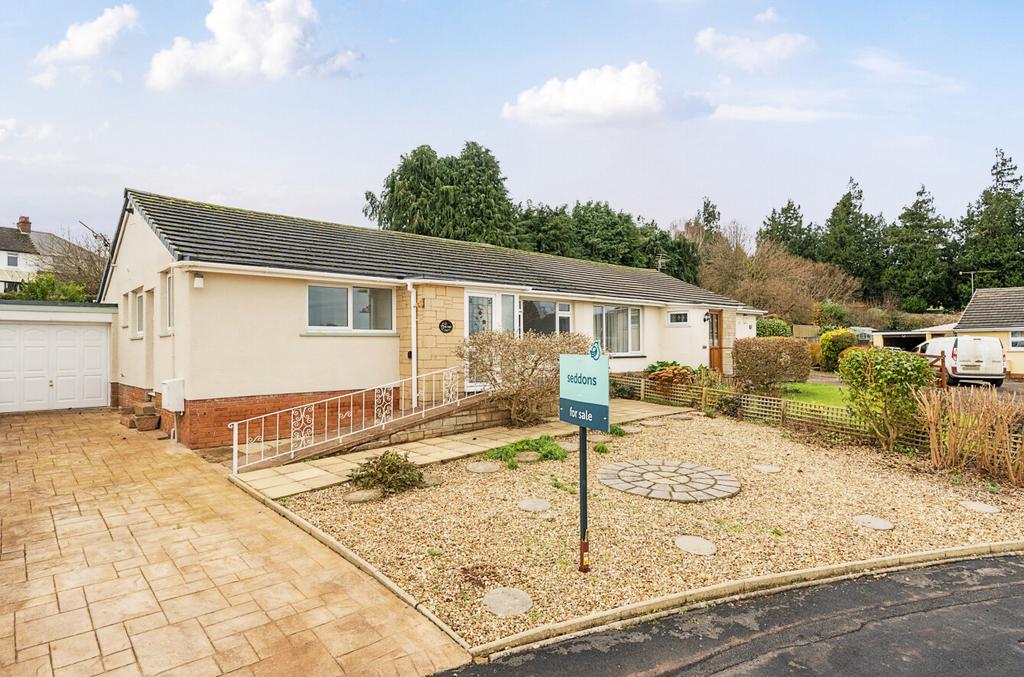 Oak Close, Tiverton, Devon, EX16 2 bed bungalow - £335,000