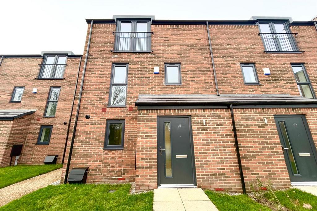 Furlong Way, M6 3 bed semi-detached house - £1,700 pcm (£392 pw)