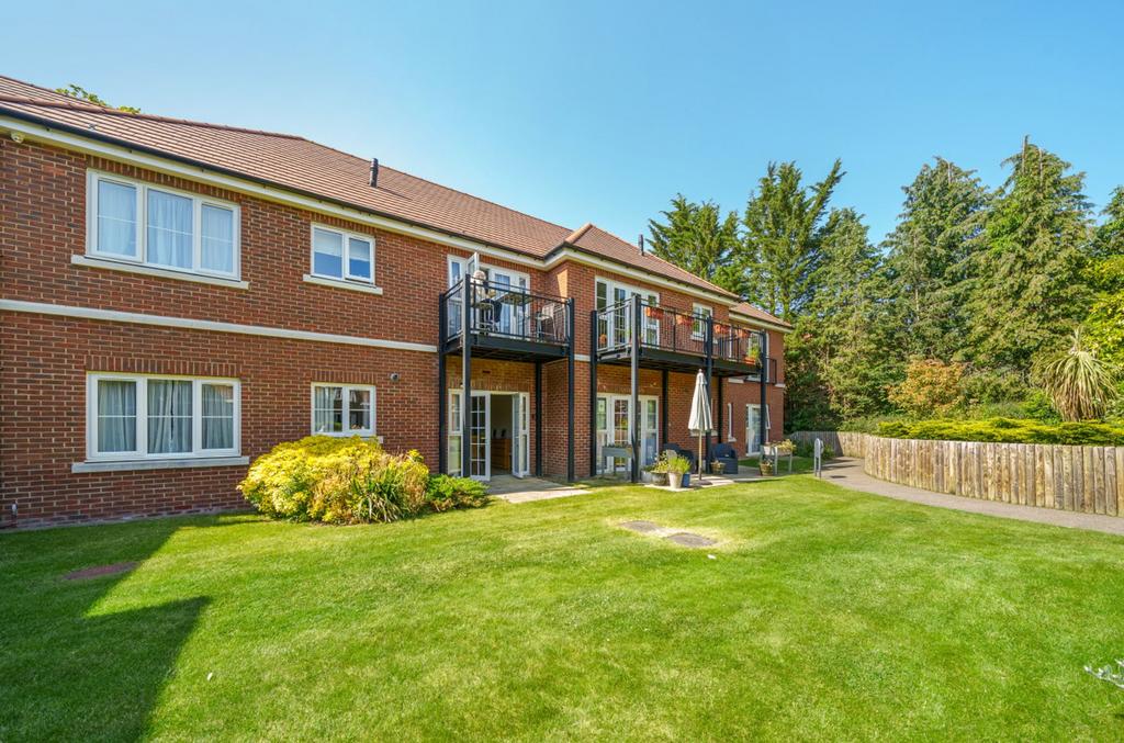 The Retreat, Princes Risborough HP27 1 bed ground floor flat - £190,000