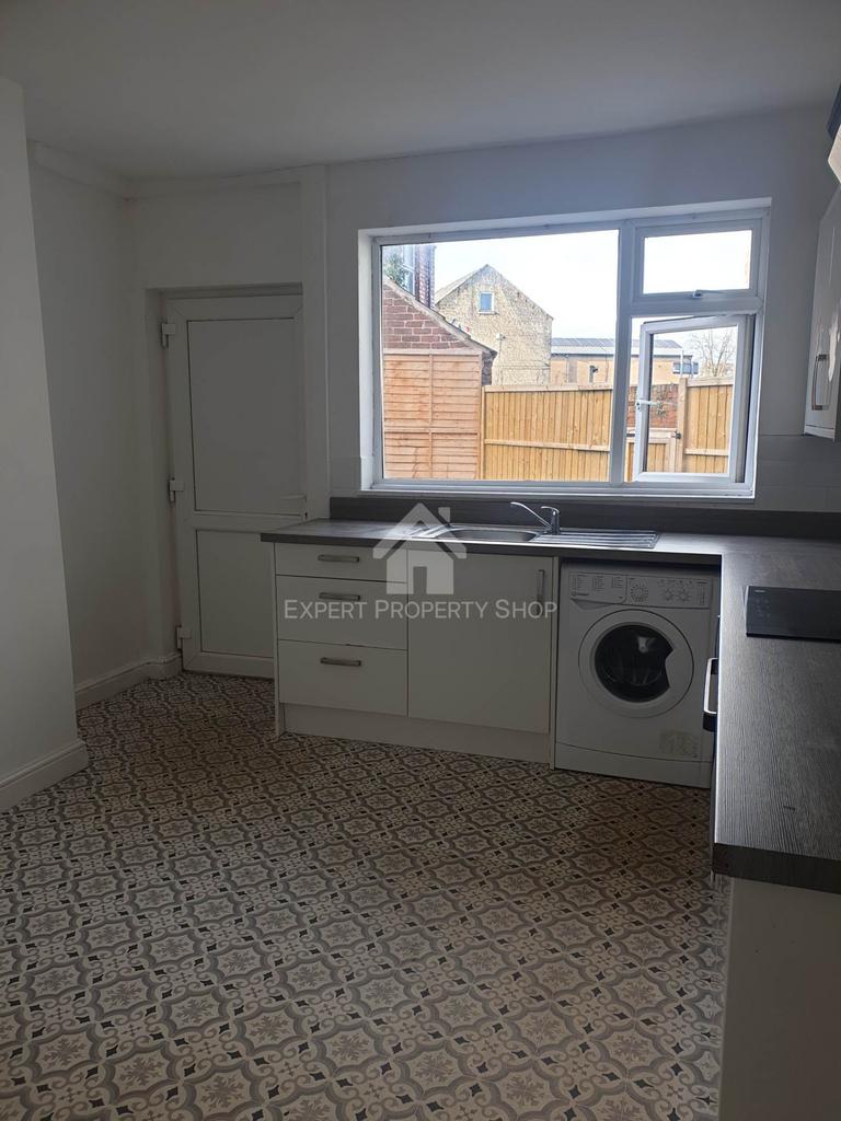 Kilton Road, Worksop, S80 2EG 3 bed terraced house - £695 pcm (£160 pw)