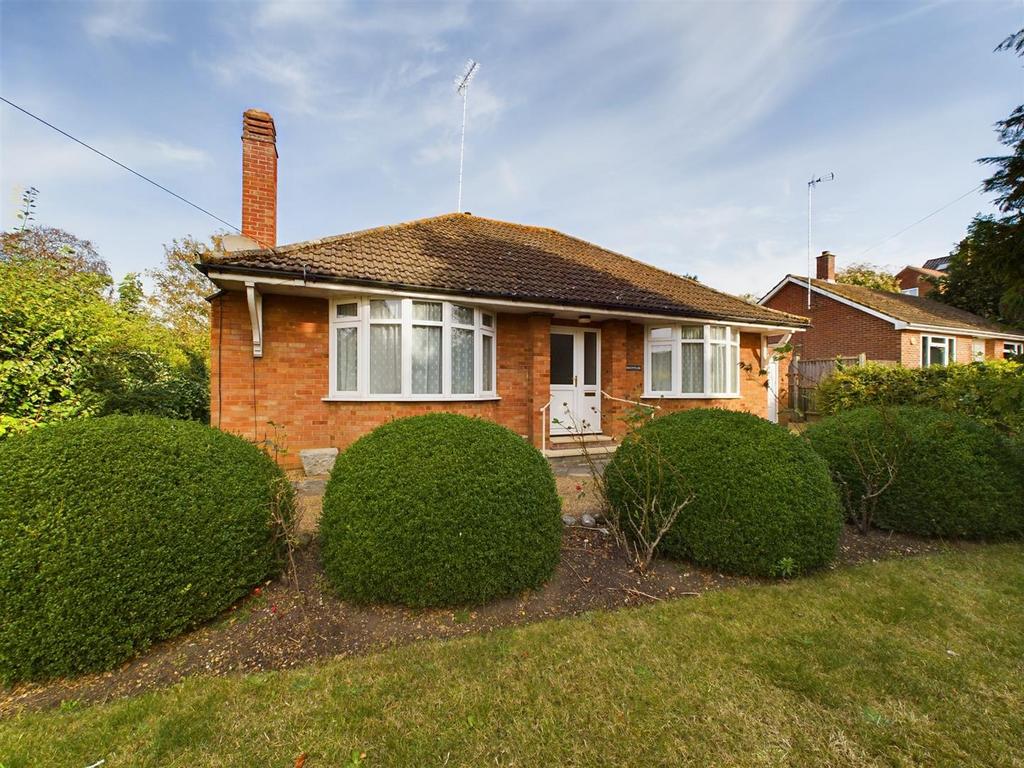 Swaffham Road, Dereham 3 bed detached bungalow for sale - £250,000