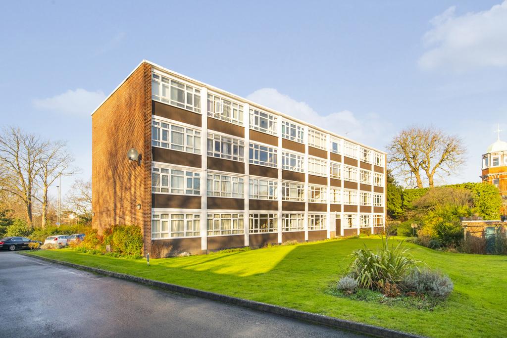 Kersfield Road, Putney Hill, London 2 bed flat - £450,000