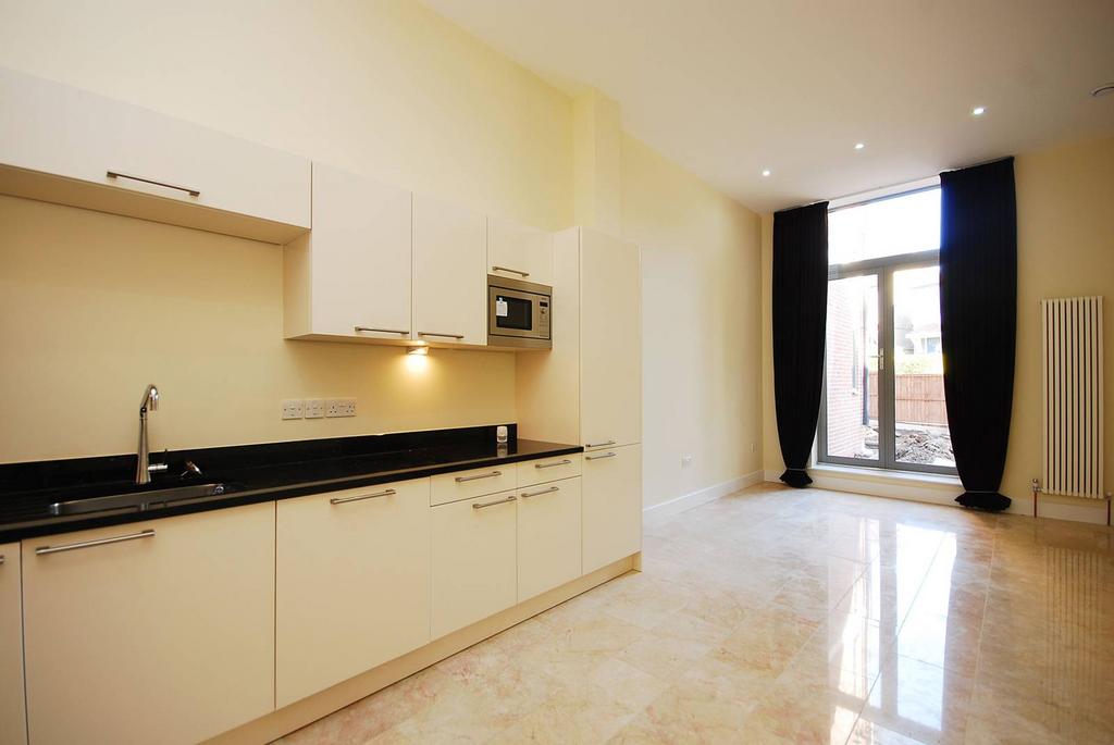 Valley Road, Streatham, London, SW16 2 bed flat - £2,025 pcm (£467 pw)
