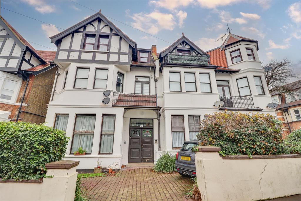 Westcliff Avenue, Westcliff-On-Sea SS0 2 bed flat - £230,000