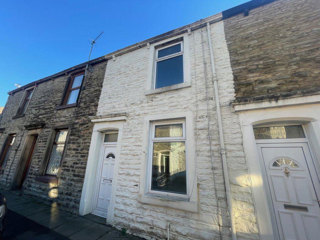 Corporation Street, Clitheroe... 2 bed terraced house - £825 pcm (£190 pw)