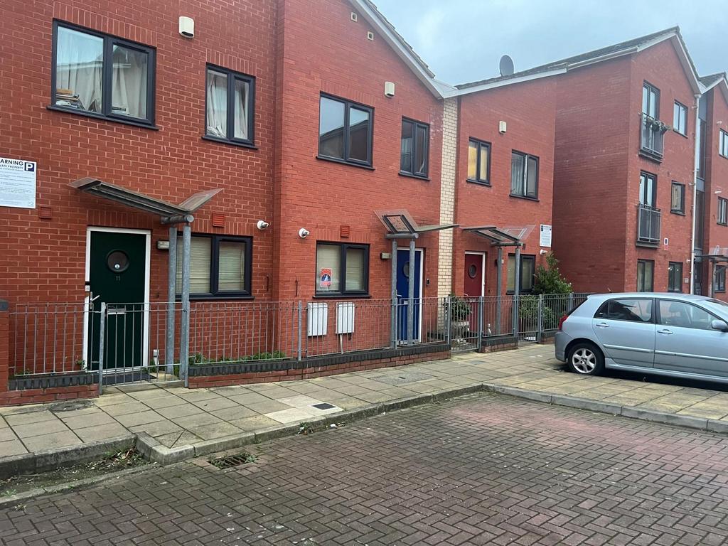 Mitcham - 2 bedroom House -... 2 bed terraced house - £1,600 pcm (£369 pw)