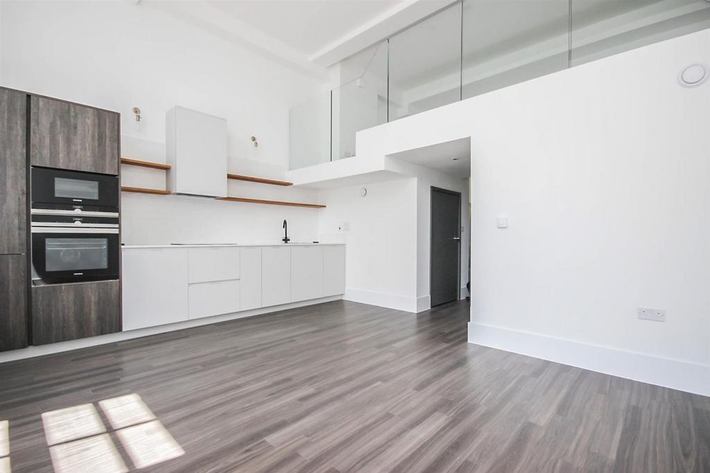 Goldsmiths Row, London E2 1 bed apartment - £2,100 pcm (£485 pw)