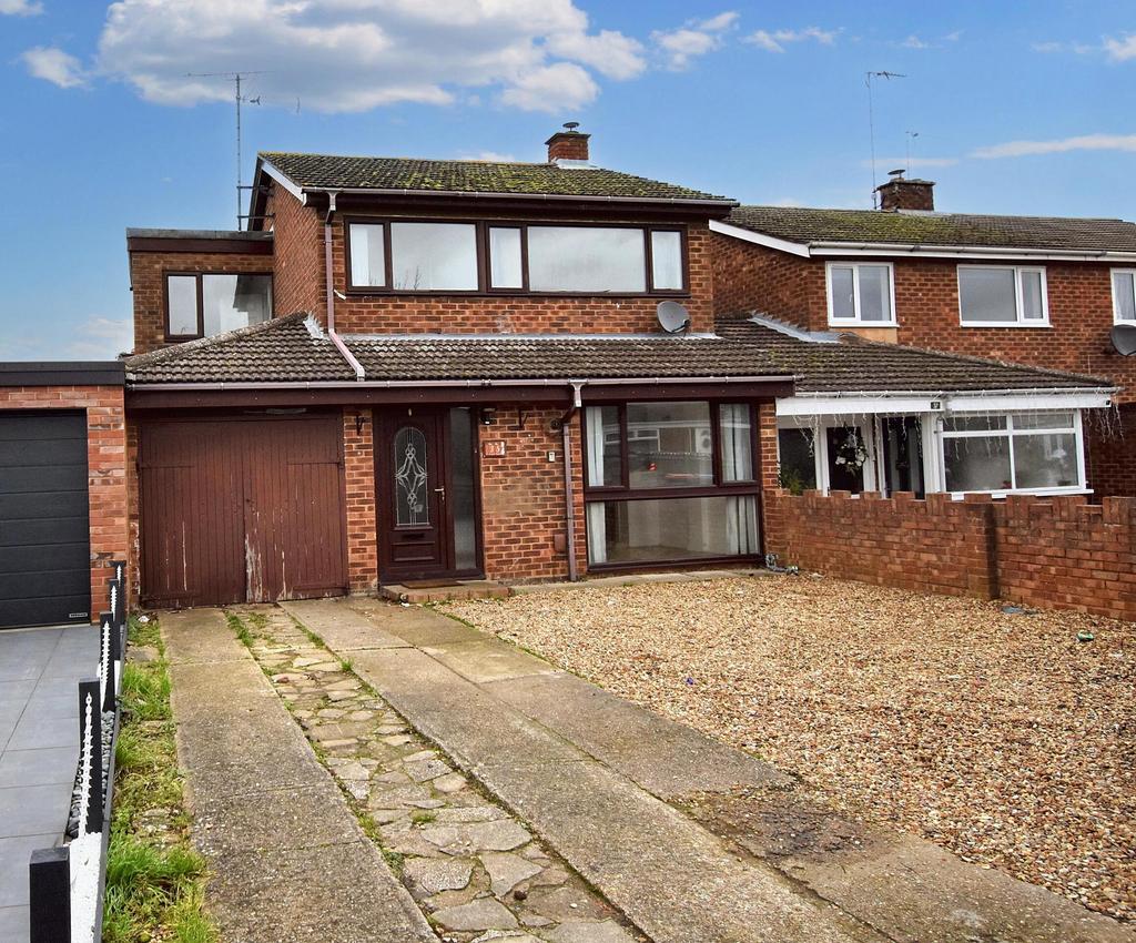 Bletchley, Milton Keynes MK2 4 bed link detached house for sale - £365,000