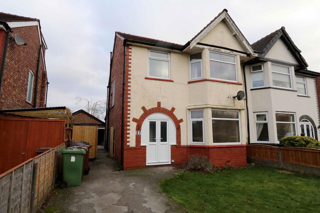 Kings Hey Drive, Southport PR9 3 bed semi-detached house - £220,000
