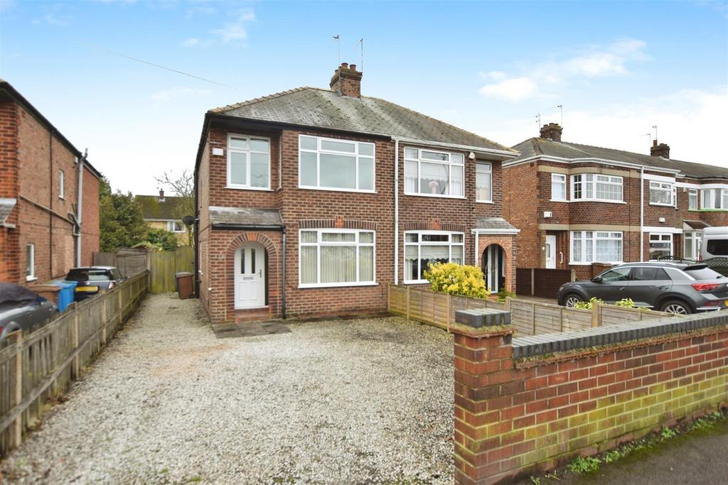 Boothferry Road, Hessle 3 bed semi-detached house - £193,000