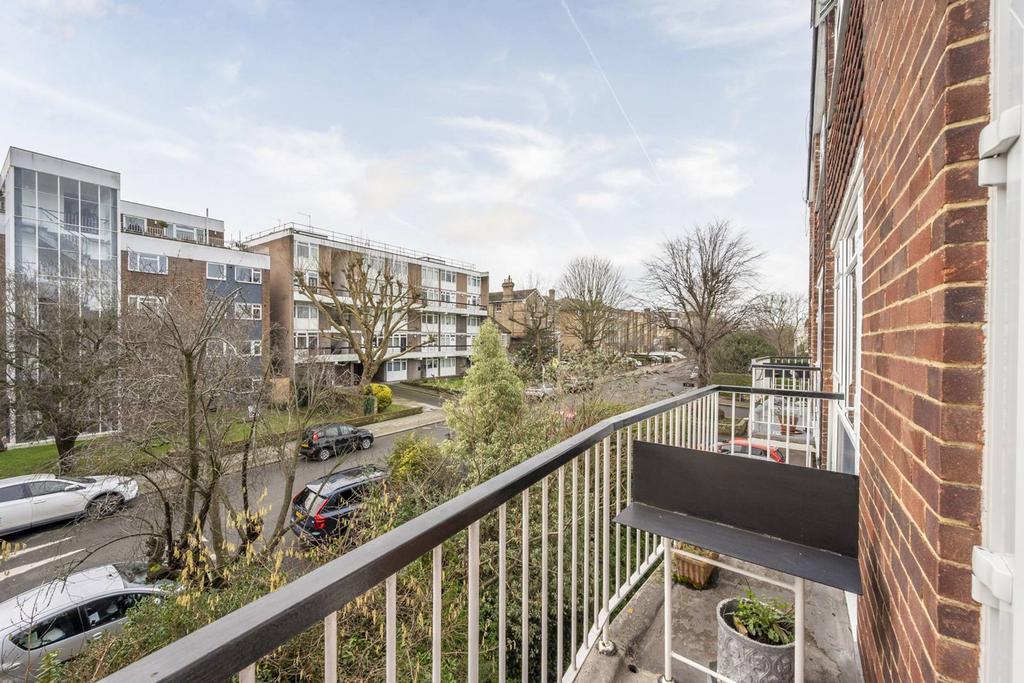 Carlton Drive, Putney, London, SW15 2 bed flat - £3,450 pcm (£796 pw)