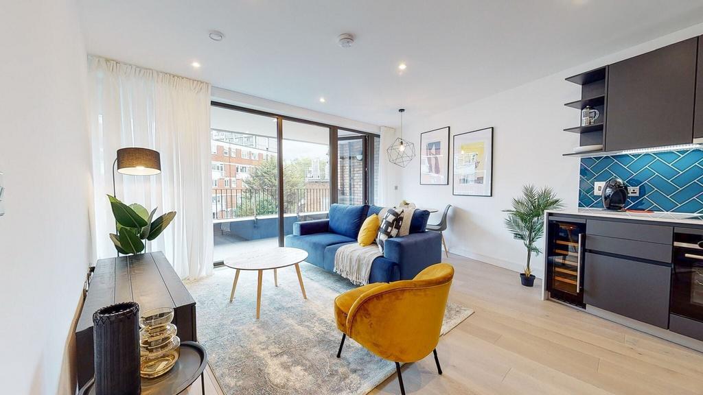 Cremer Street 2 bed flat - £3,300 pcm (£762 pw)