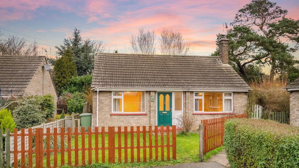 West Street, Grantham NG32 2 bed detached bungalow for sale - £169,950
