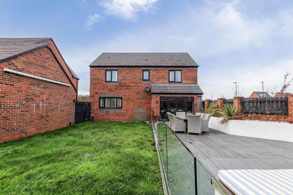White House Drive, Moorfields, NE12 4 bed detached house for sale - £ ...