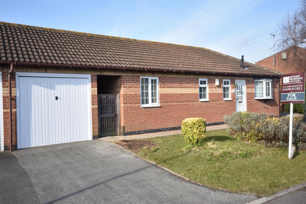 Holmefield, Farndon, Newark 3 bed semi-detached bungalow for sale - £ ...