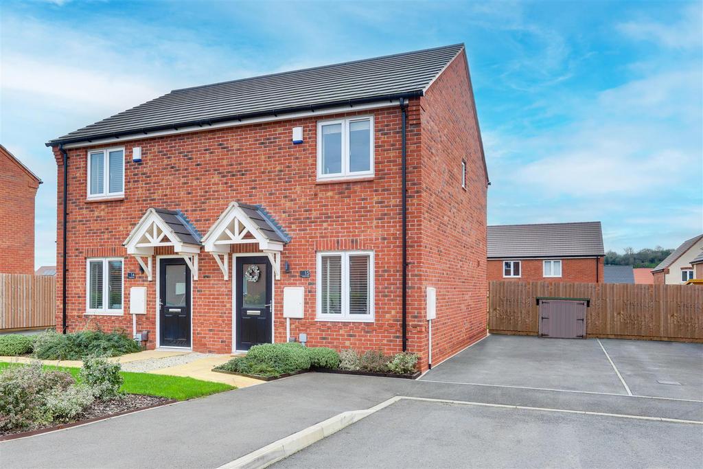 Draper Close, Radcliffe-On-Trent NG12 2 bed semi-detached house - £250,000