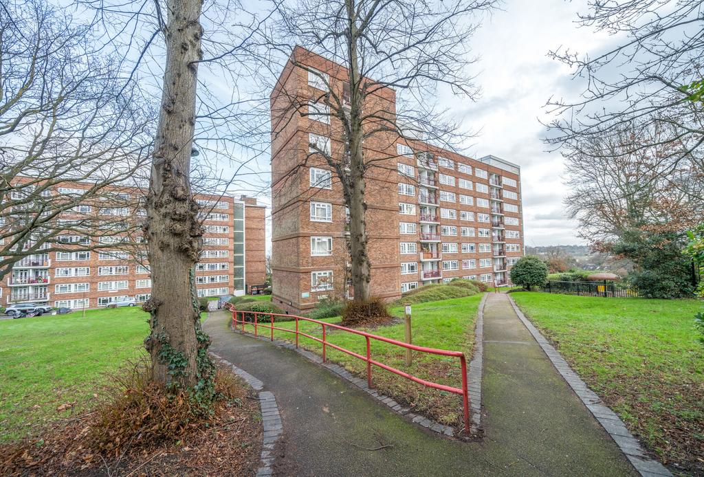 Albert Drive, London SW19 3 bed penthouse - £400,000