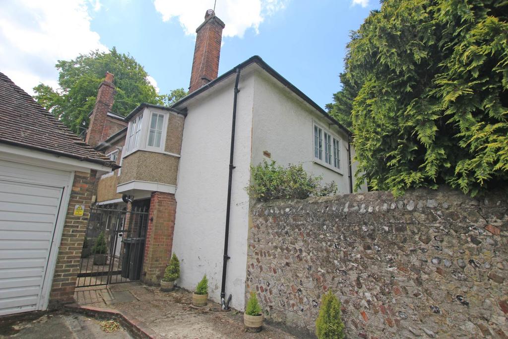 The Goffs, Eastbourne, BN21 1HF 2 bed semi-detached house - £350,000