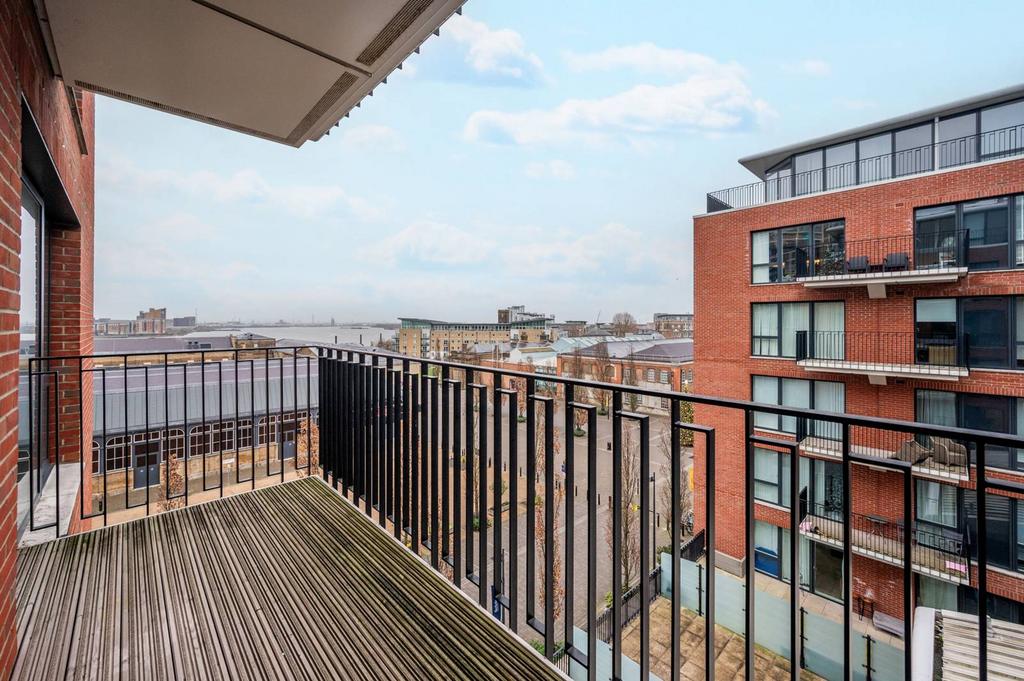Tyger House, Woolwich Riverside... 2 bed flat for sale - £590,000