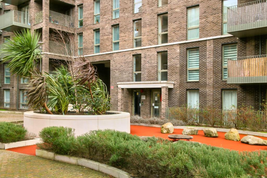 Gayton Road, Harrow HA1 1 bed apartment - £1,800 pcm (£415 pw)
