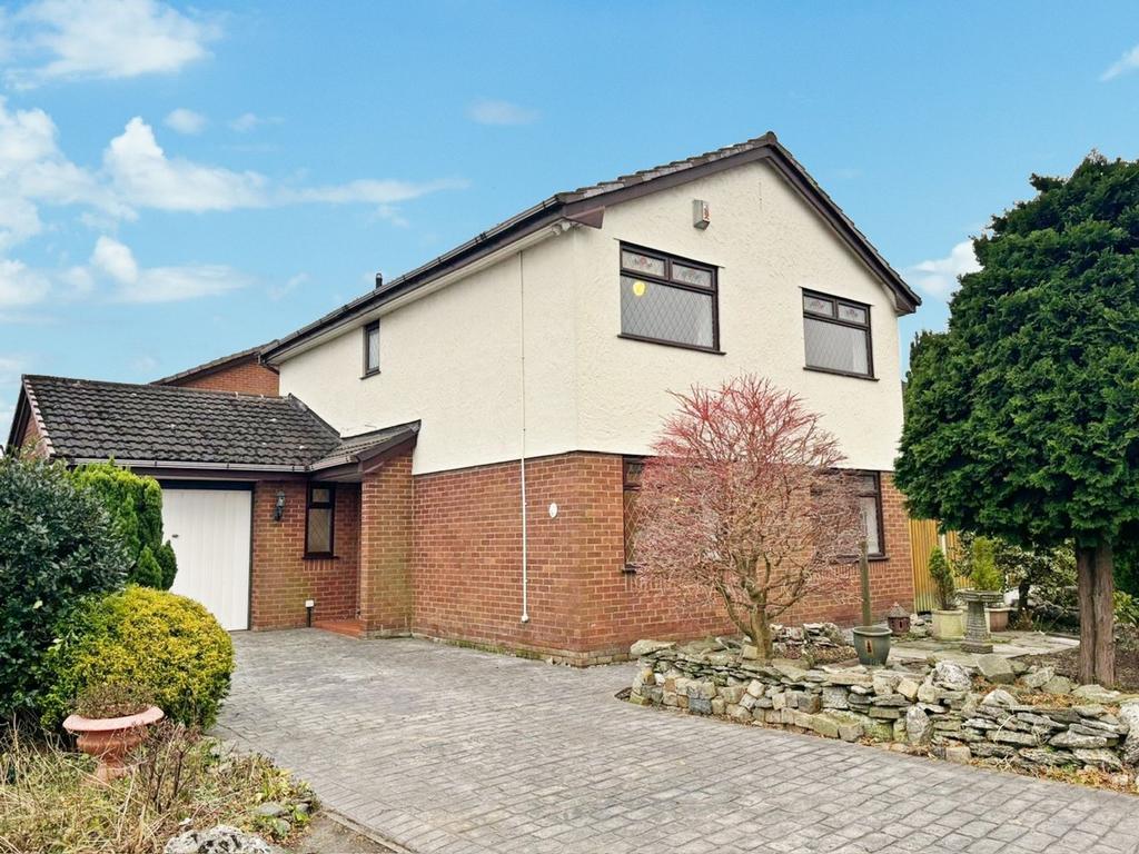 Wayfaring, Westhoughton, BL5 4 bed detached house - £340,000