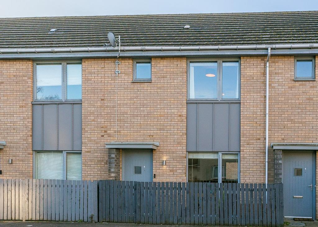 Linden Avenue, Edinburgh, EH16 2 bed terraced house - £205,000