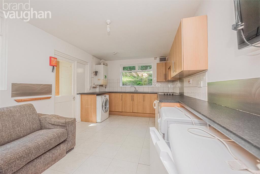 Hollingbury Road, East Sussex BN1 6 bed terraced house to rent - £3,140 ...