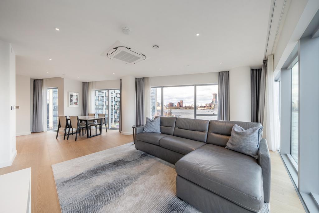 No.2 Upper Riverside, 10 Cutter Lane... 3 bed flat - £1,250,000