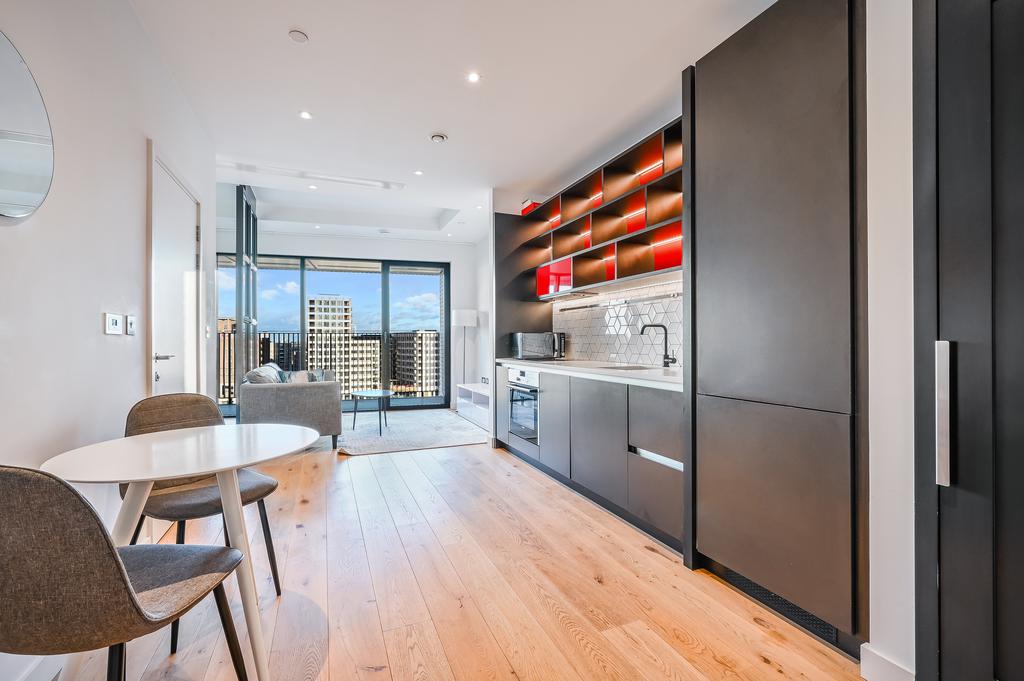 Corson House, 157 City Island Way... Studio to rent - £1,950 pcm (£450 pw)