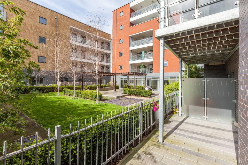 London E3 1 bed flat - £425,000