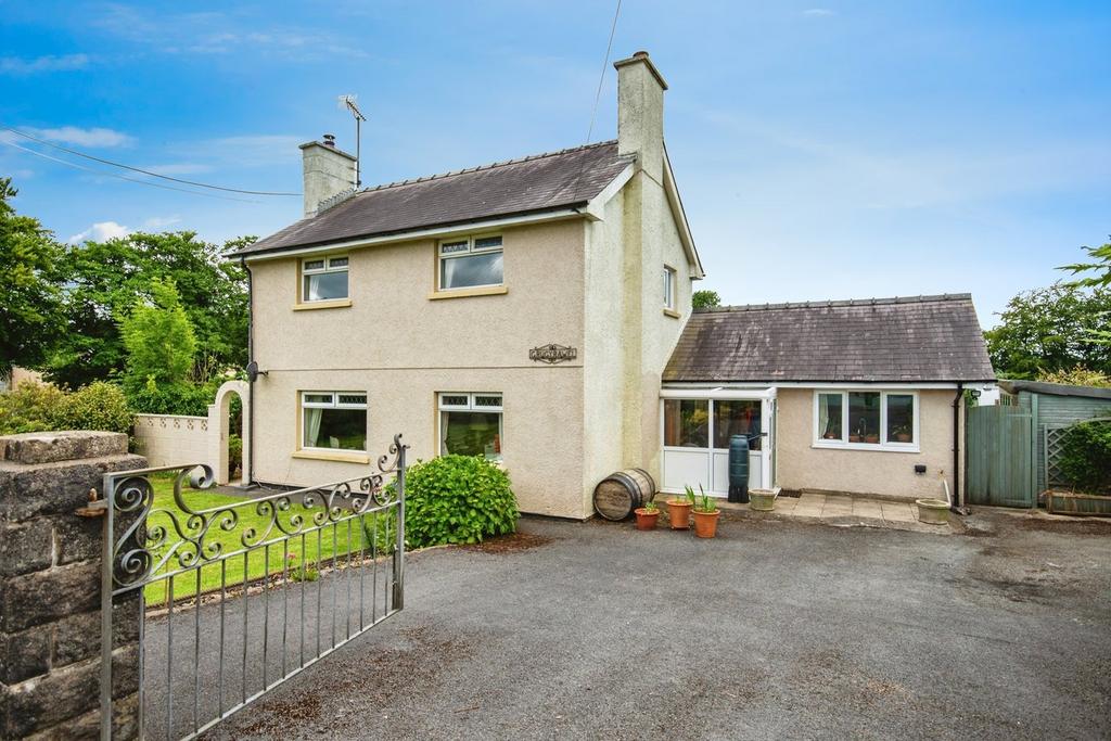 Llandysul SA44 3 bed detached house for sale - £270,000