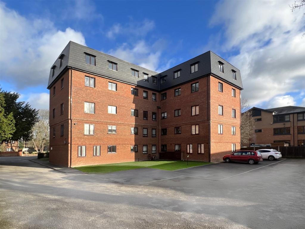 Claydon Court, Staines TW18 1 bed flat for sale - £235,000