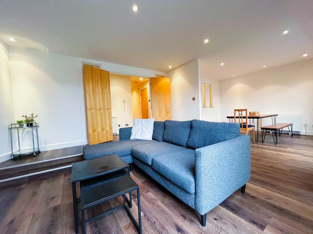 Victoria House, Leeds, West Yorkshire 2 bed apartment - £1,300 pcm (£ ...