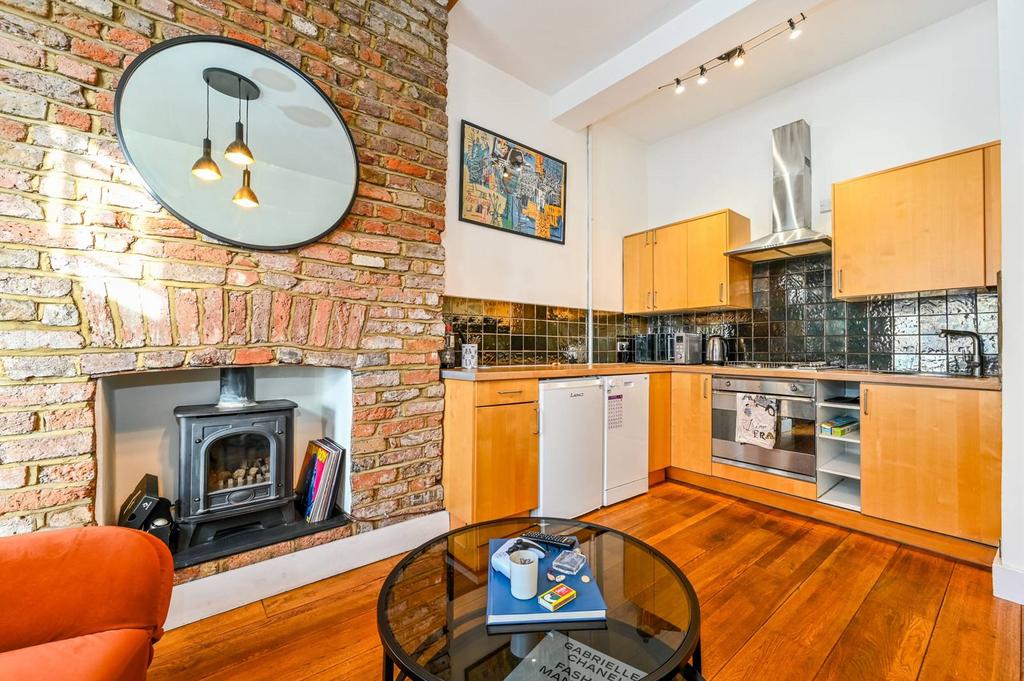 St Peters Street, Angel, London, N1 1 bed flat - £2,500 pcm (£577 pw)