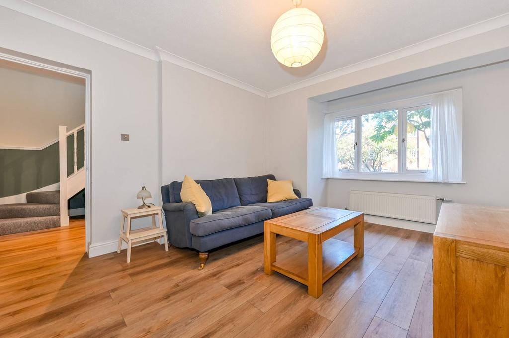 Halton Road, Islington, London, N1 3 bed flat - £4,500 pcm (£1,038 pw)