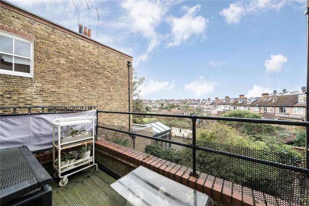 London W10 2 bed apartment - £725,000