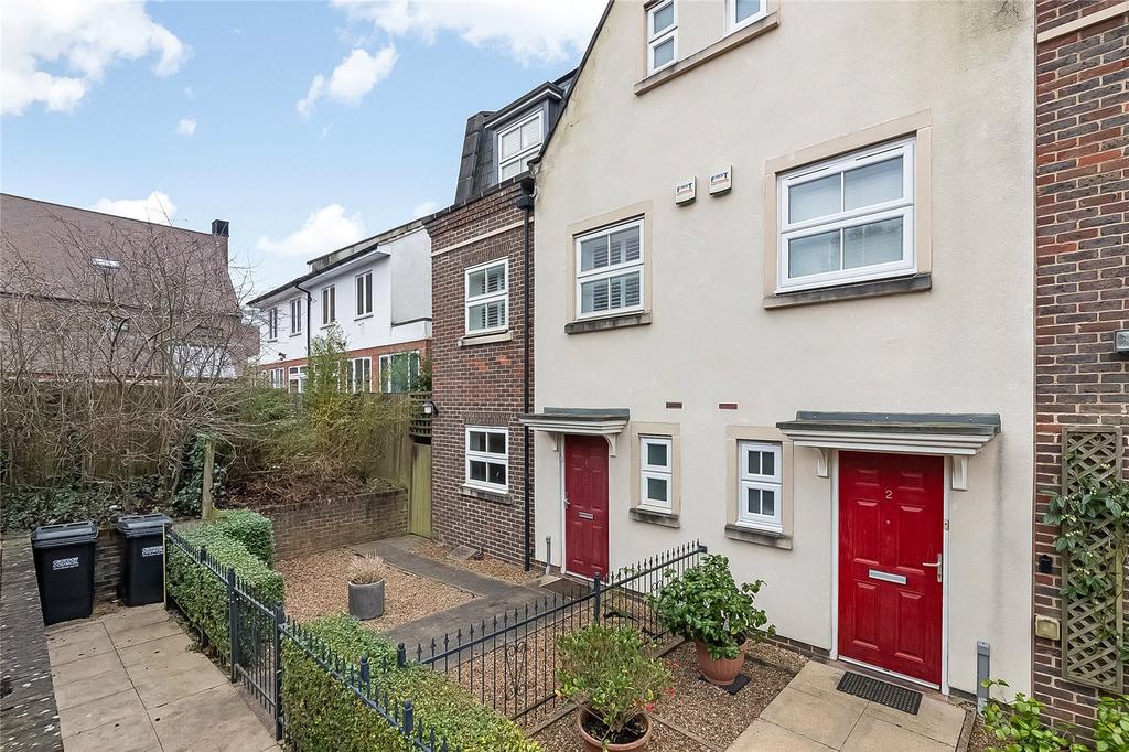 Rossiter Close, London, SE19 3 bed end of terrace house for sale - £650,000