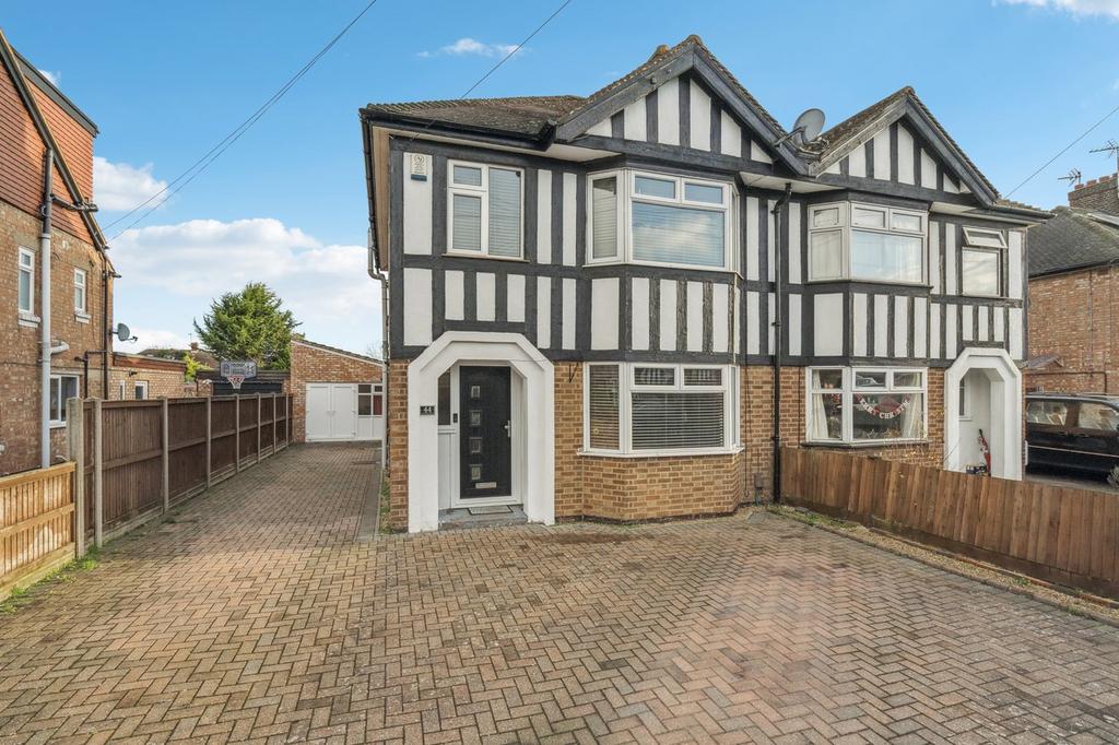 Strathmore Avenue, Hitchin, SG5 4 bed semi-detached house - £775,000