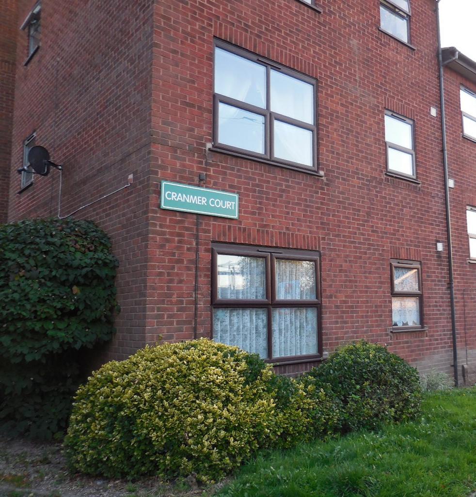 Cranmer Court, Wolverhampton WV6 1 bed flat - £650 pcm (£150 pw)
