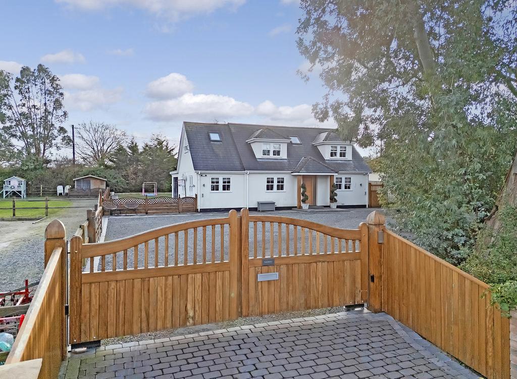 Marks Farm Lane, Rettendon Common 4 bed detached house - £1,175,000