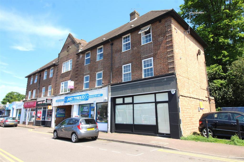 High Street, Potters Bar EN6 3 bed maisonette - £300,000