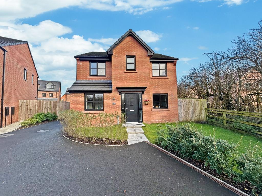 Helmfield, Westhoughton, BL5 4 bed detached house - £380,000