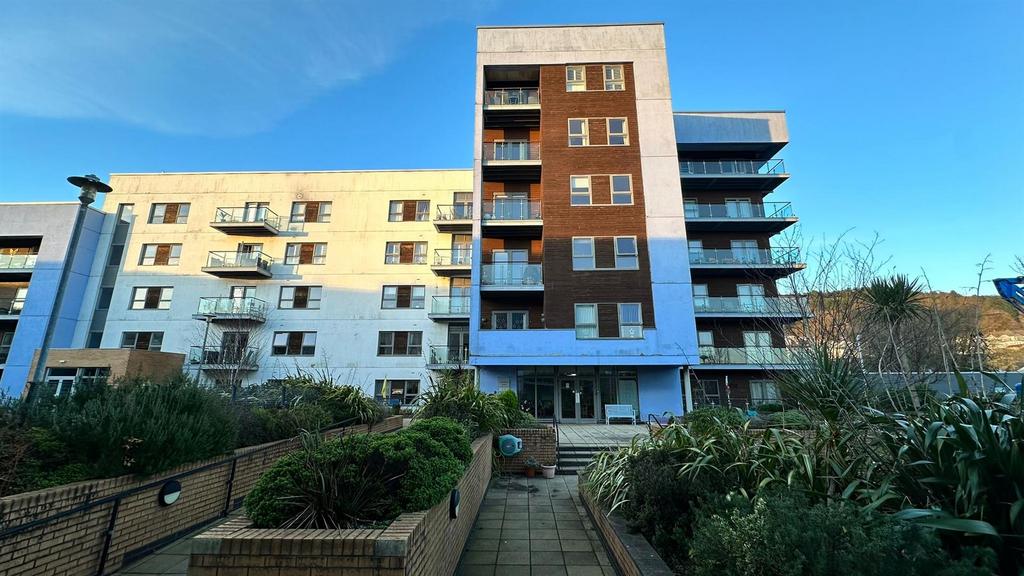 Mariners Court, Lamberts Road... 2 bed retirement property for sale - £ ...
