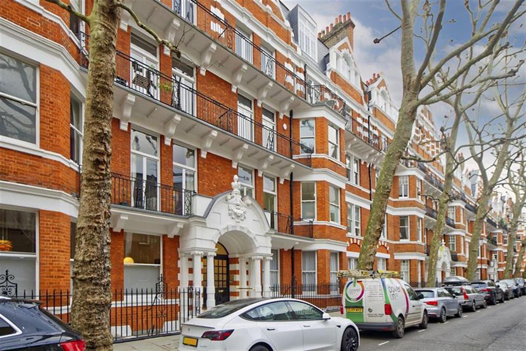 Iverna Gardens, London, W8 3 bed flat - £2,250,000