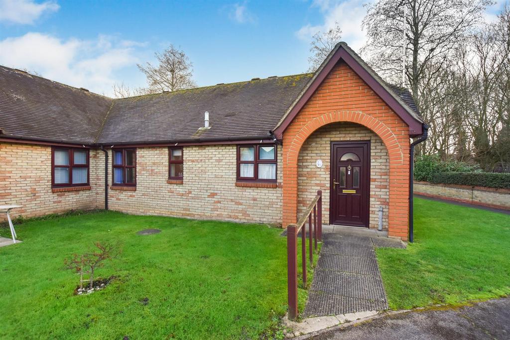 Tutors Way, South Woodham Ferrers 2 bed bungalow for sale - £275,000