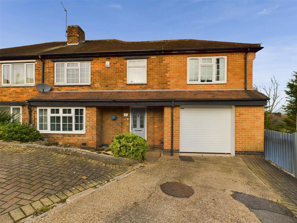 Redland Grove, Nottingham NG4 4 bed semi-detached house for sale - £280,000