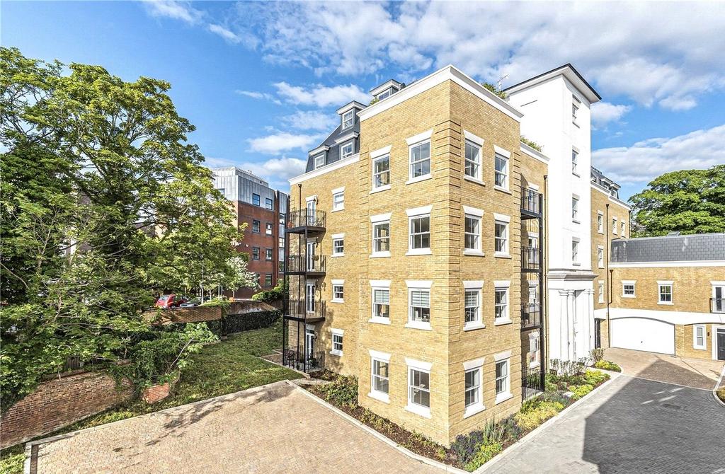 Sapphire House, 12 Sovereign Place... 1 bed apartment - £325,000
