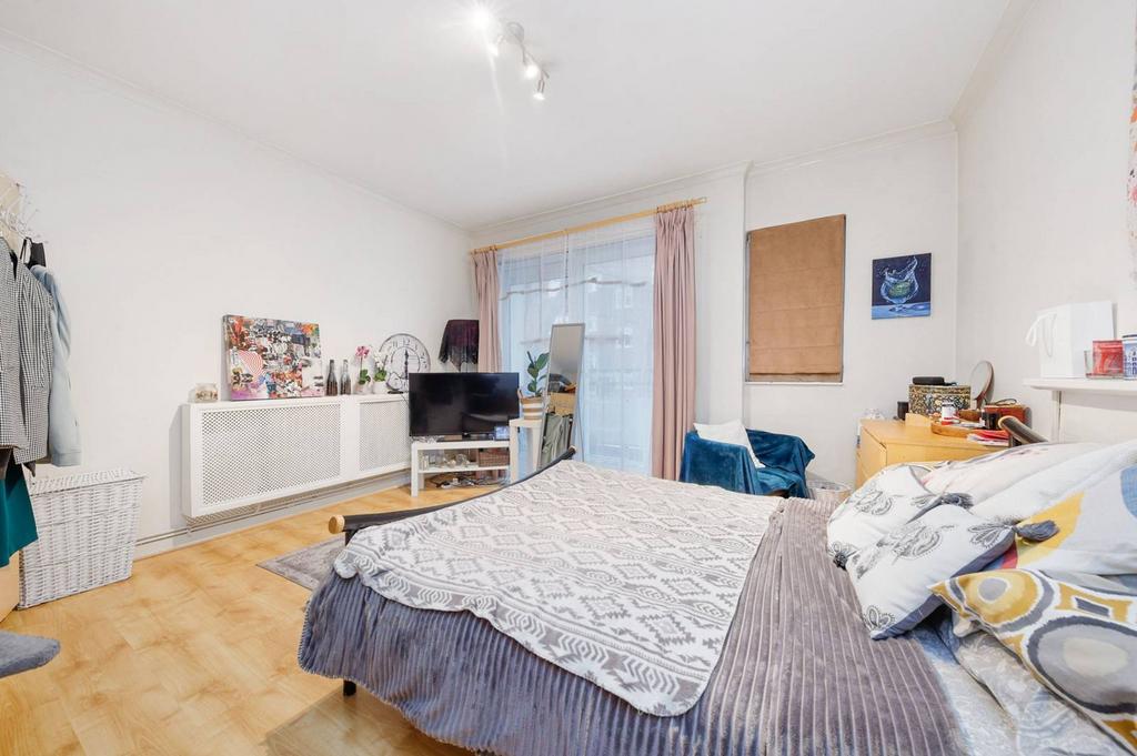 Basil House, Nine Elms, London, SW8 2 bed flat - £2,200 pcm (£508 pw)