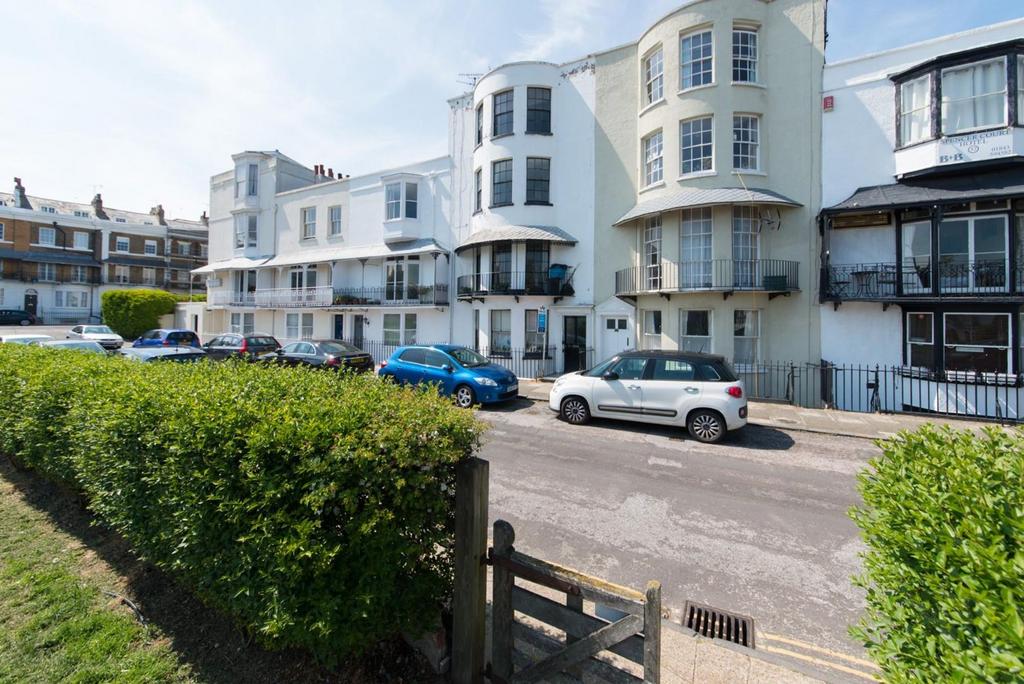 Spencer Square, Ramsgate, CT11 1 bed flat - £205,000