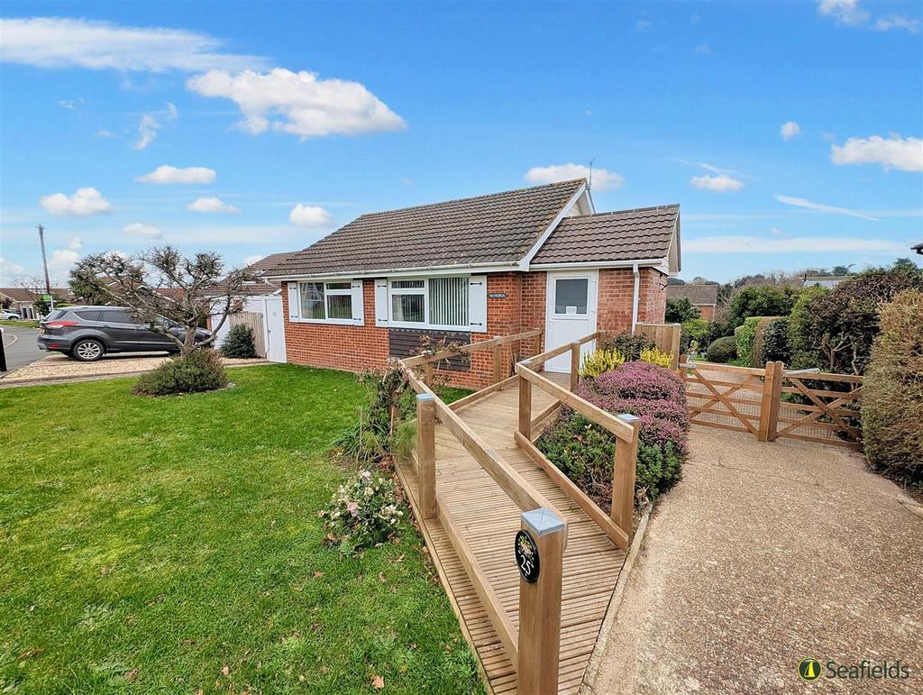 Caws Avenue, Seaview, PO34 5JU 3 bed detached bungalow - £425,000